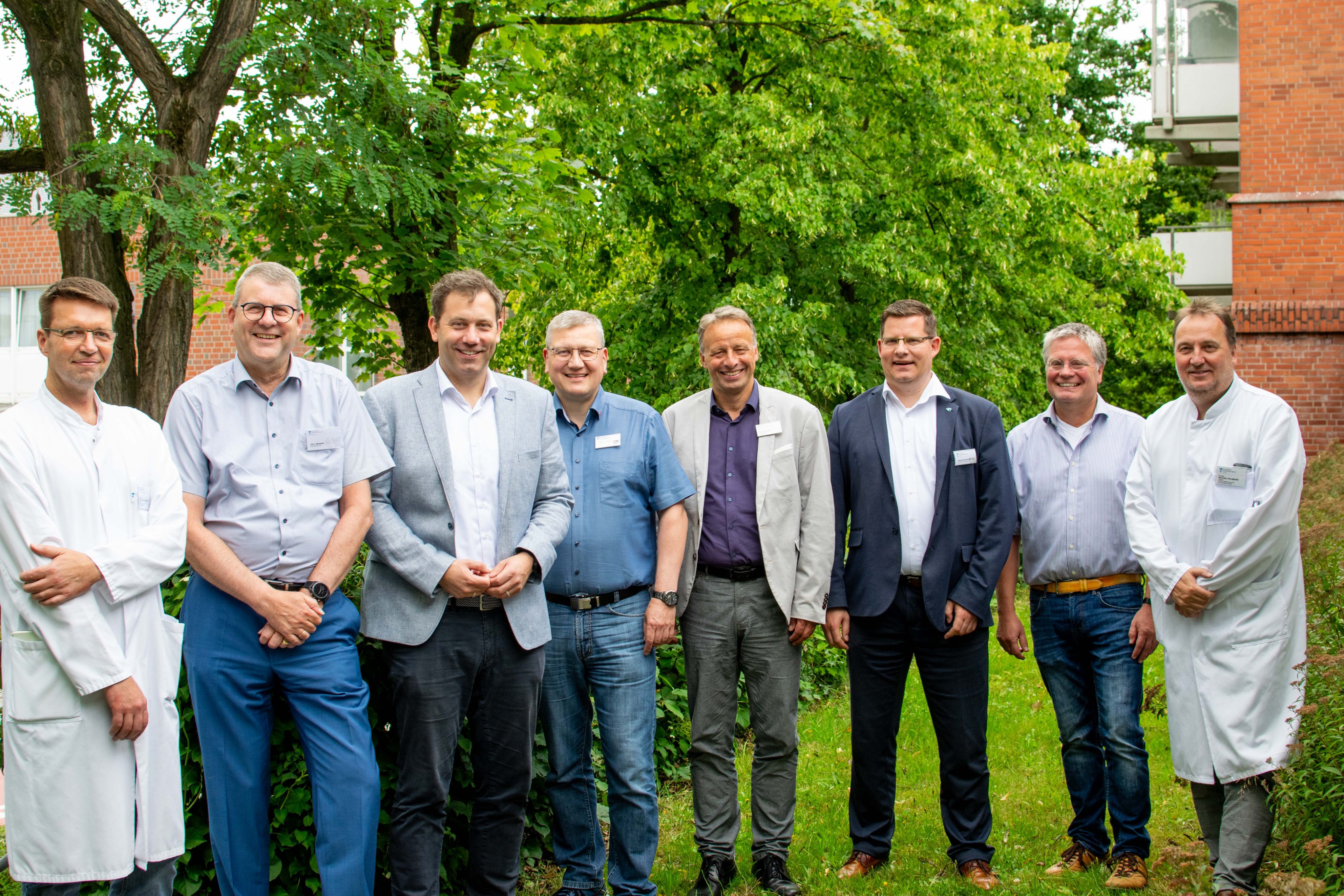 Lars Klingbeil besucht Agaplesion Diakonieklinikum Rotenburg zur ...