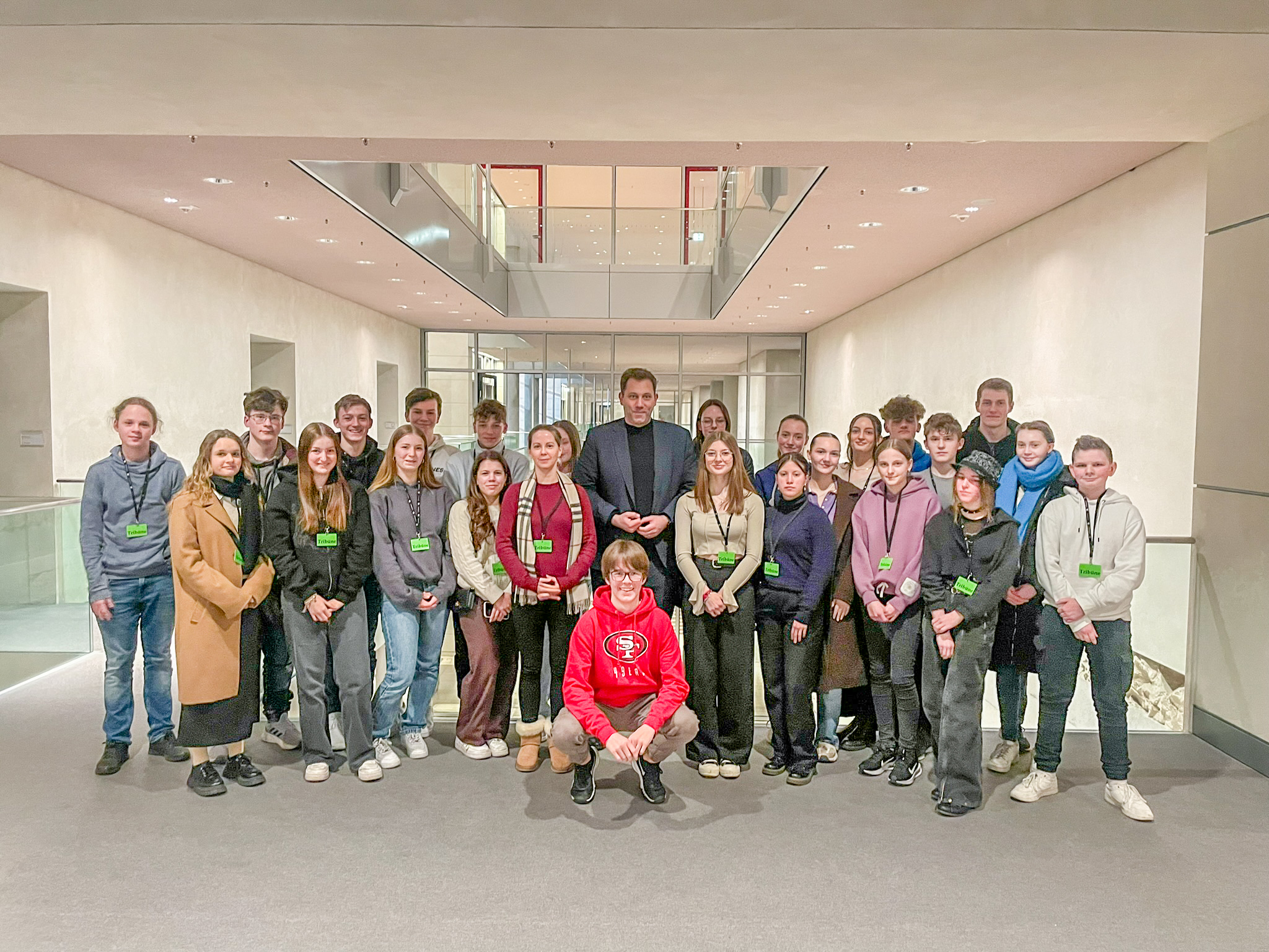 Bundestag: 10. Klässler vom Gymnasium Walsrode im Austausch mit ...