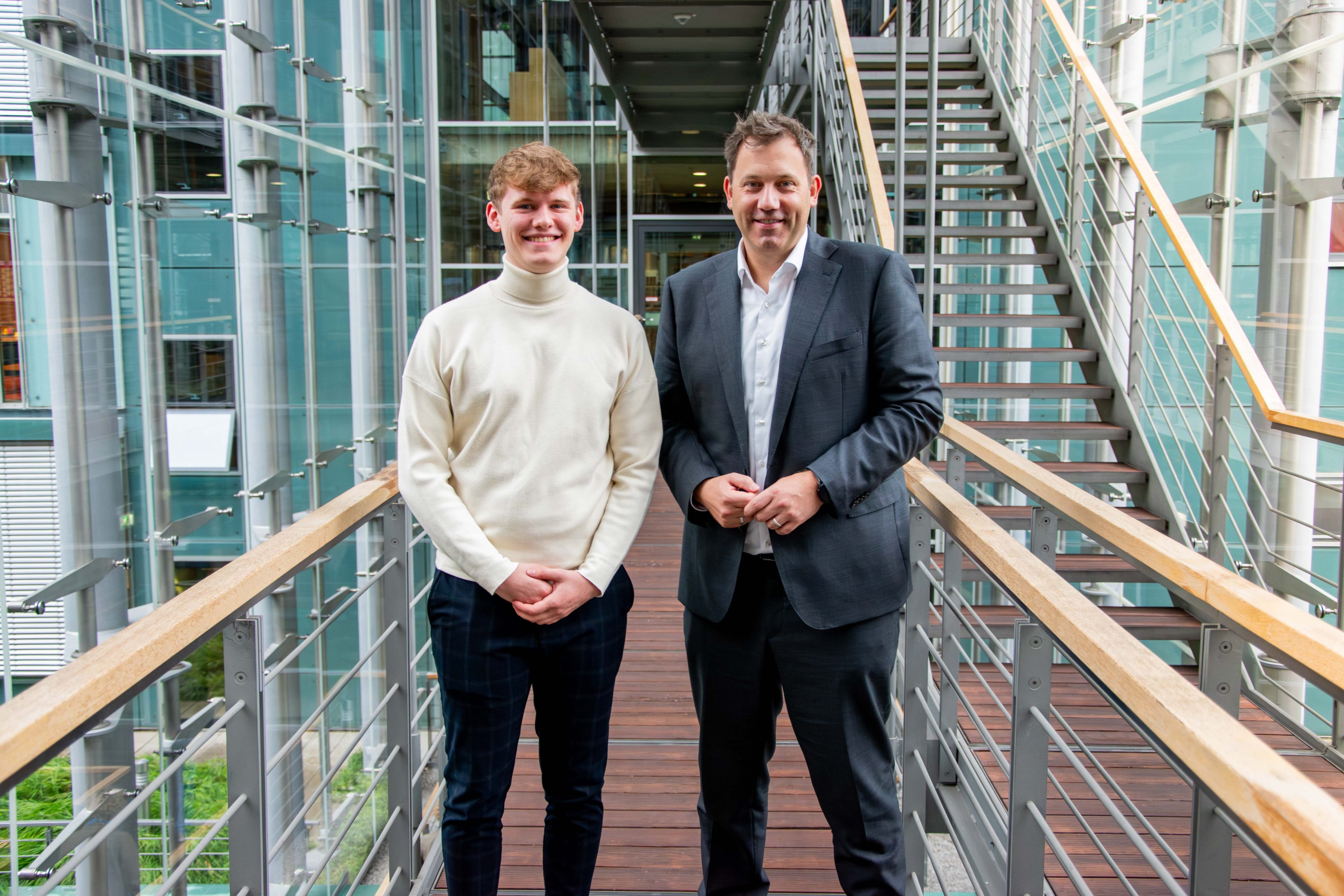 Blick hinter die Kulissen: Frithjof Löhne begleitet Lars Klingbeil ...